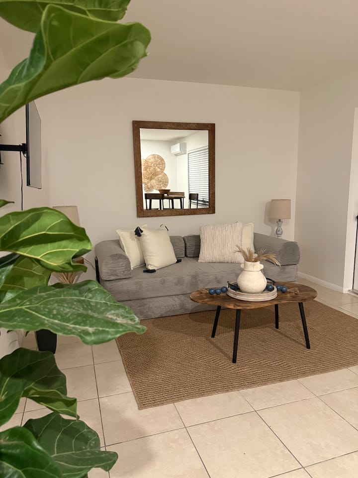 Stylish Apt | 10 Min From Fort Lauderdale Beach - Fort Lauderdale, FL