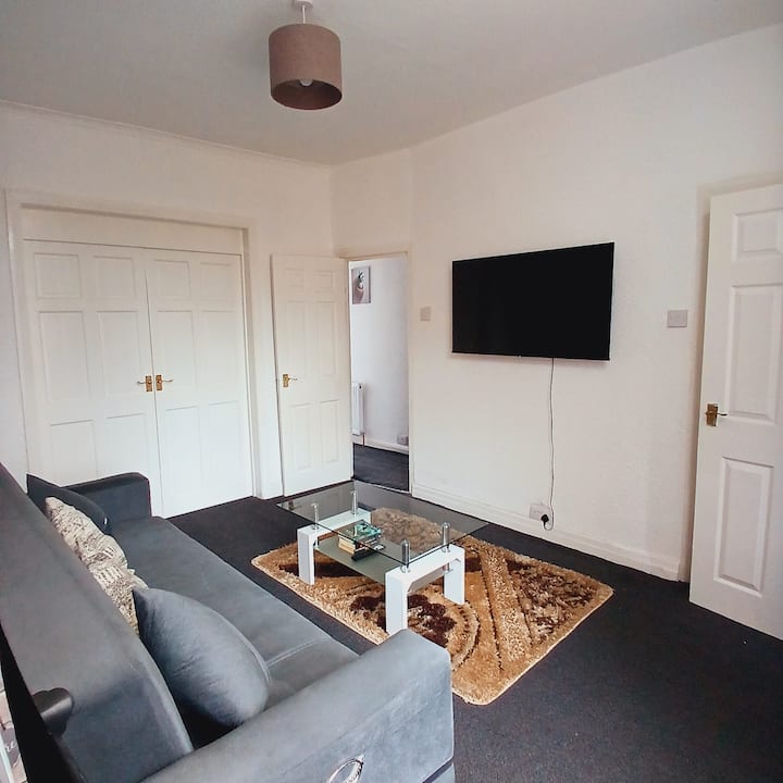 3 Br Home Manchester | Sleep 8 - Etihad & Cooplive - Manchester
