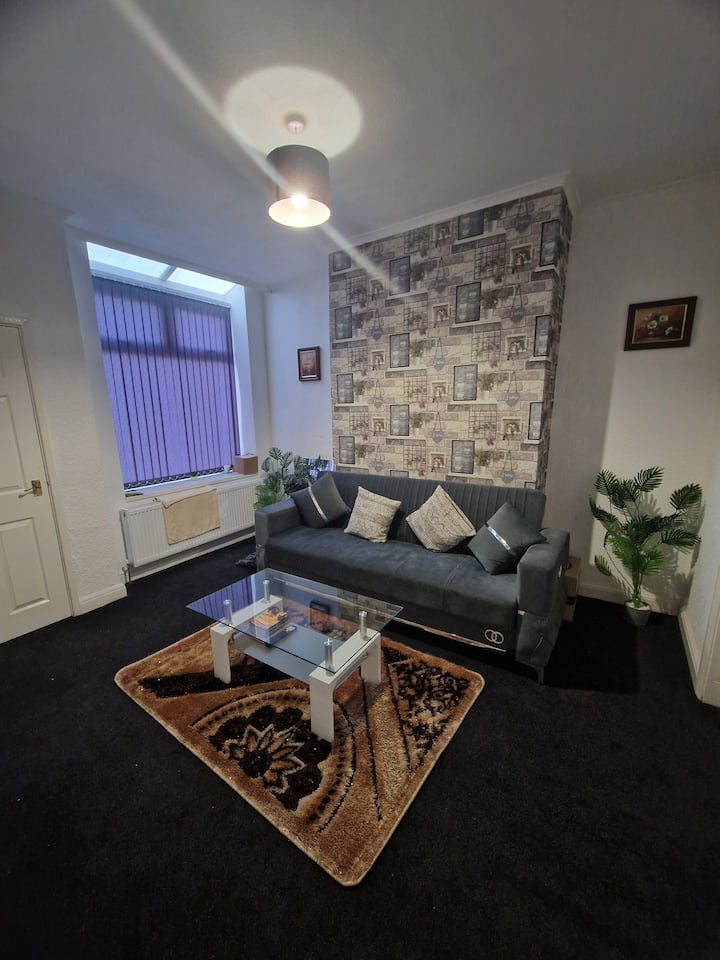 3 Bedroom Deluxe Home - Parking/etihad/city Centre - Oldham