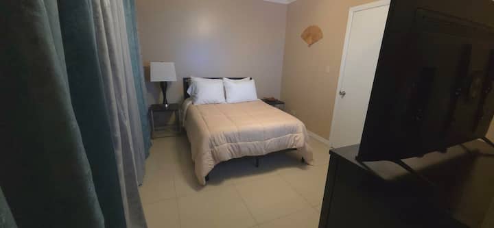 Golden Haven | Private Retreat · Near Downtown - Nassau