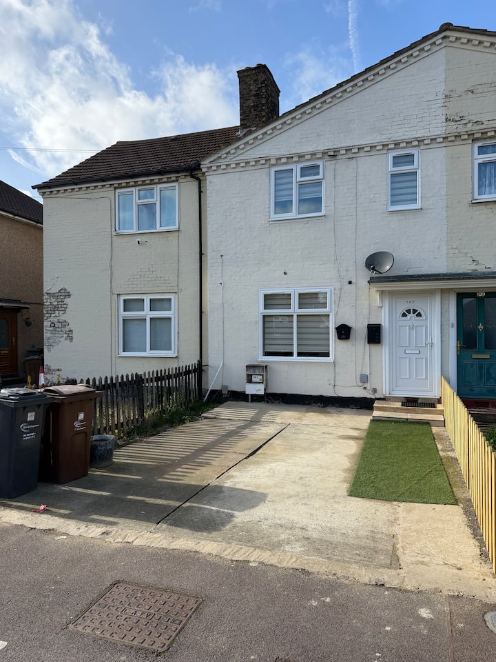 3 Bedroom-house Cheapukholiday - Dagenham