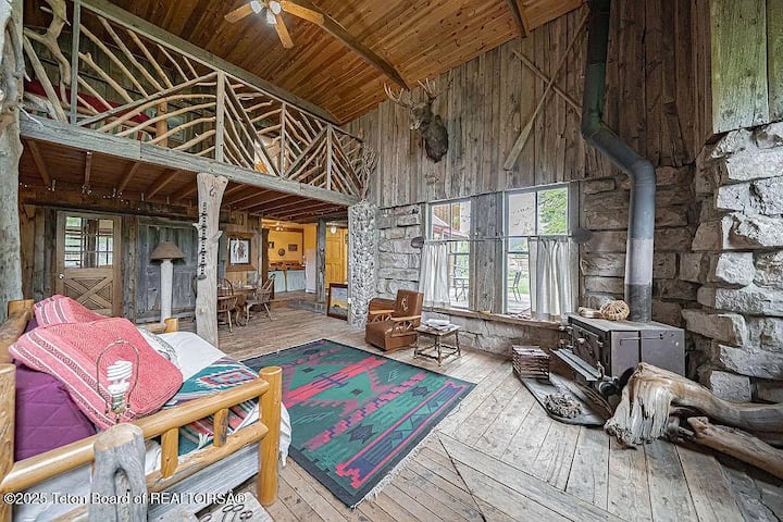 Mountain View Hideaway Chapel - Swan Valley, ID