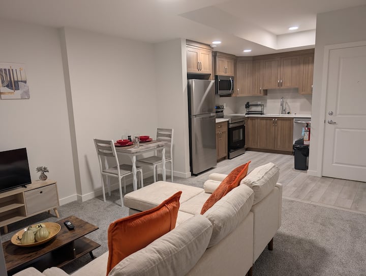 Bright And Airy
 Comfort And Modern Aesthetics - Calgary