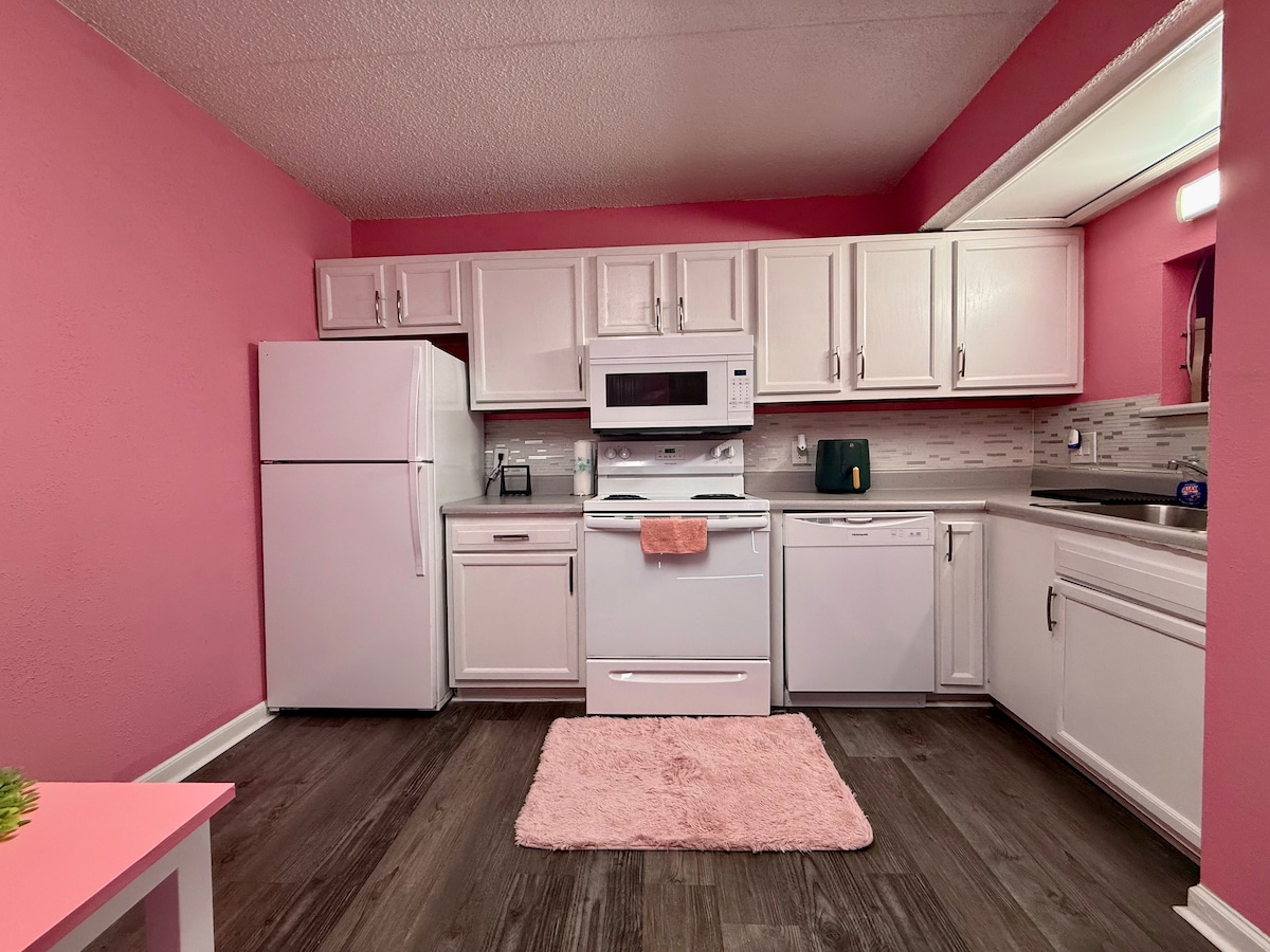 Oasis du cinéma Pink Palace • Extravagance confortable • Plage ...