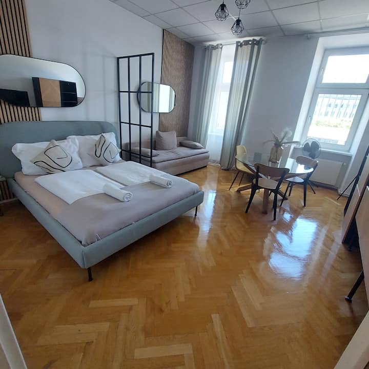 Monthly Rental I 2-br I Close To Metro - Wien