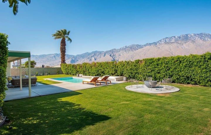 Sexy Remodel/ Designer Furnishings & Pool And Spa - Palm Springs