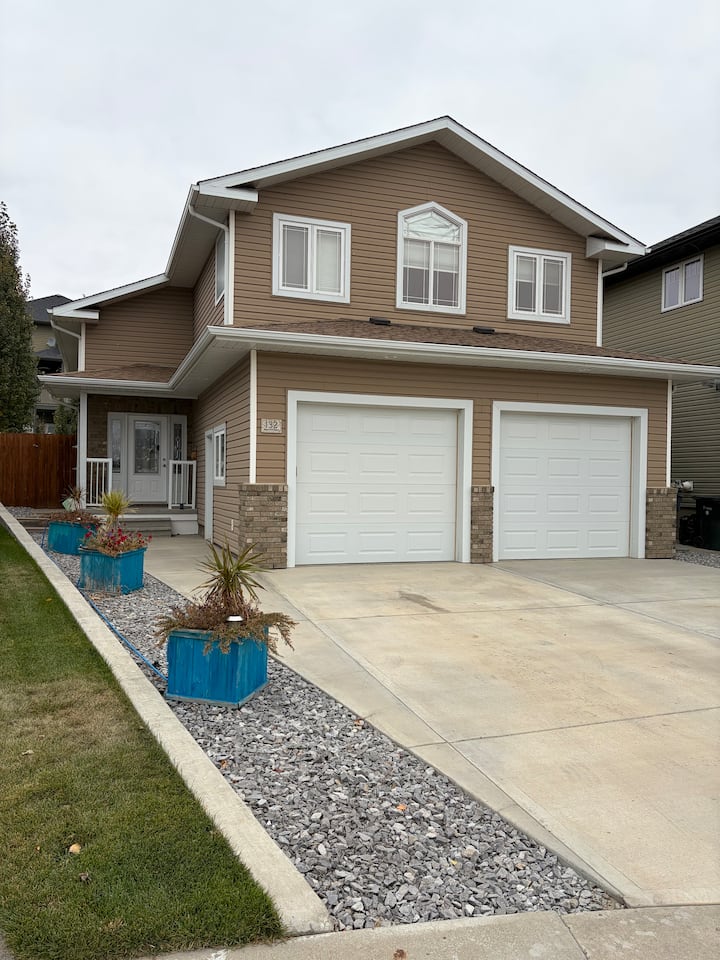 Ranch Land 4 Bedroom House. - Medicine Hat