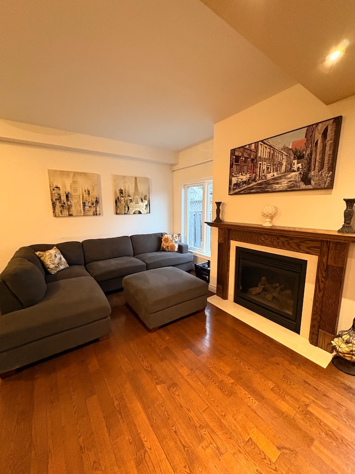 Perfect Family Home In The Heart Oakville - Oakville