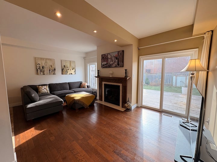 Perfect Family Home In The Heart Of Oakville - Oakville