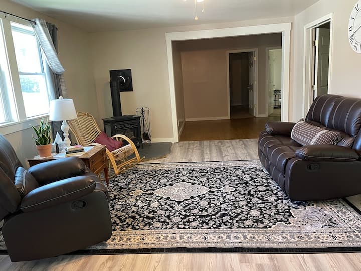 Country Cottage - Claremont, NH