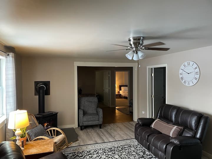 Country Cottage - Claremont, NH