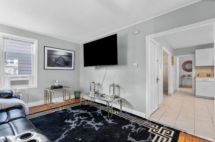 Beachcharming House - Milford, CT