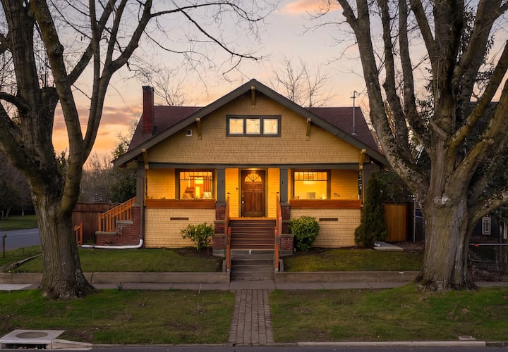 Capital Chateau: Hot Tub, Arcades, Office - Salem, OR