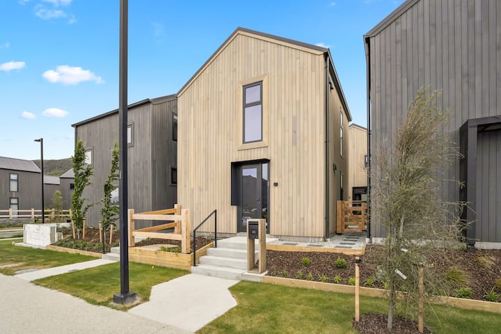 Ski Villa With Carpark 46, Mountain-framed Base! - Queenstown