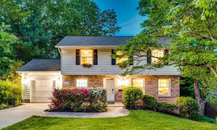 Mclean/tysons Colonial (Optional Unfurnished) - Bethesda, MD