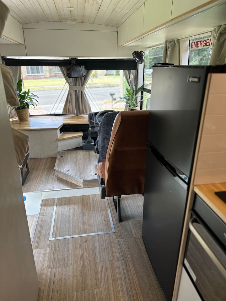 Bus Tiny Home | Functional & Modern - Adélaïde