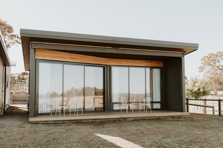 The Plum 2-bedroom Farm Stay With Stunning Views - Hahndorf