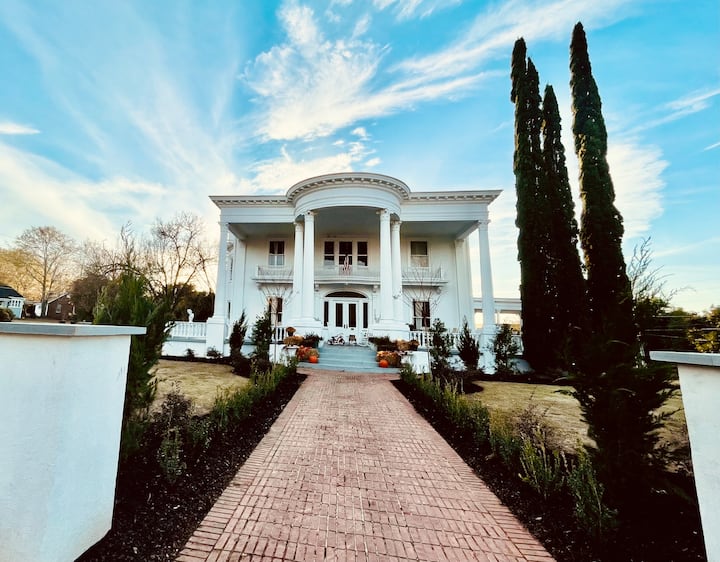 The White House Of Newberry | Historic 1903. - Newberry, SC