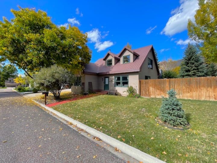 Quiet Basalt Home/fenced Yard, Work Space, Pets Ok - Basalt, CO