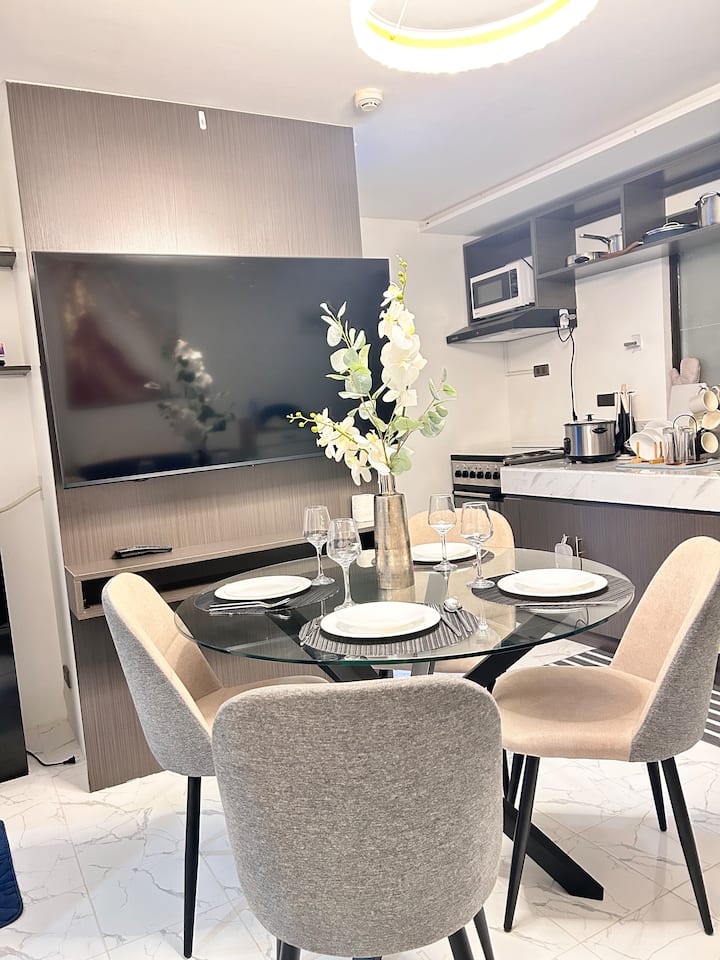 2br Unit W/ Balcony Near Malls & Resort Type Condo - Cebú