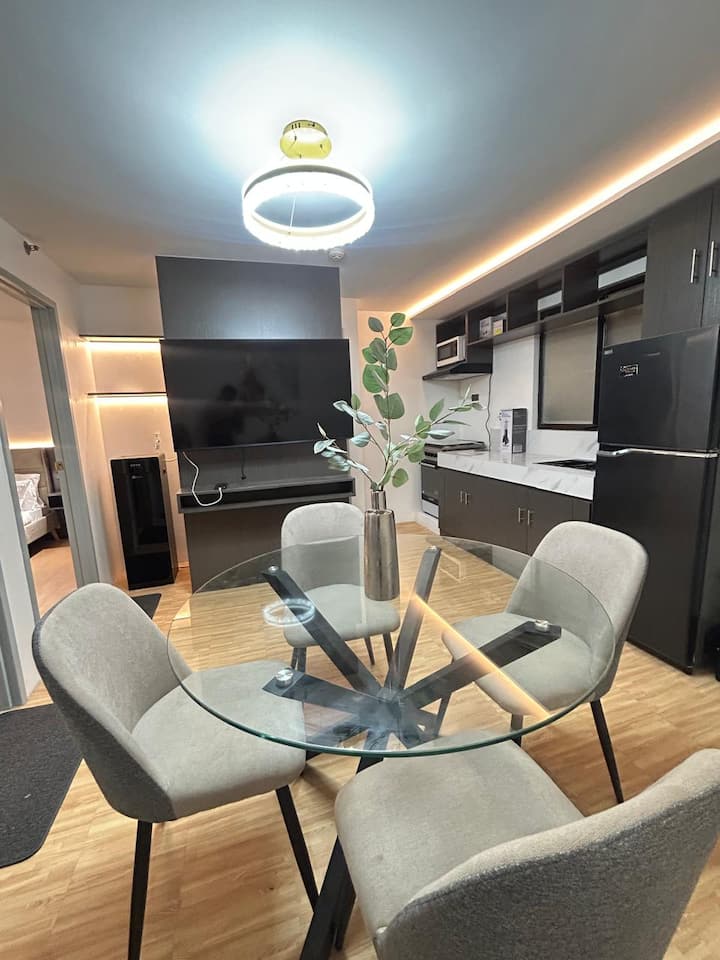 2 Br Unit Near Ayala Mall And Resort Type Condo - Cebu