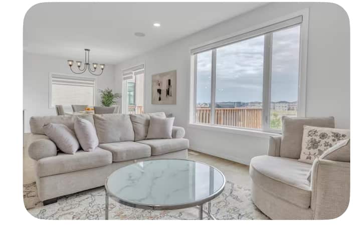 7 Bedrooms, 5 Beds, 4.5 Bathrooms Lakeview Home - Winnipeg