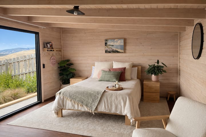 Coastal Cabin With Ocean Views & Spa - 