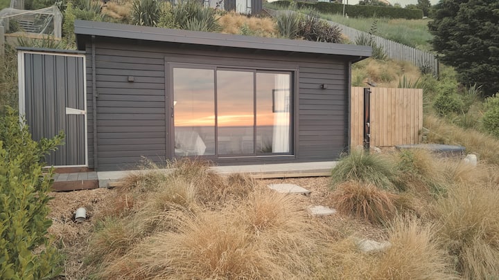 Coastal Cabin With Ocean Views & Spa - Christchurch