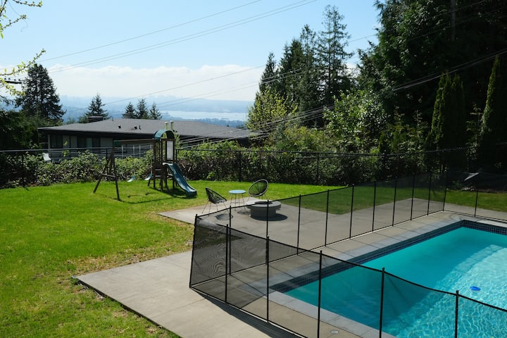 West Van Studio With Pool, Mountain & Ocean Views - West Vancouver