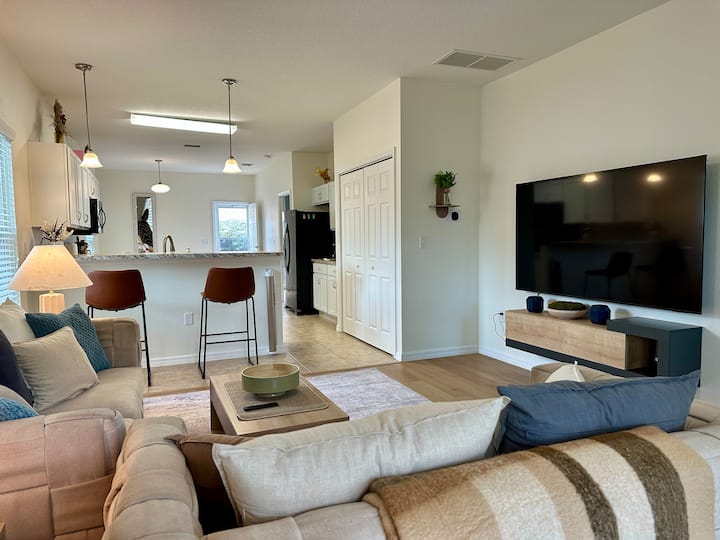 Modern 3br Bungalow | Walk To Downtown Npr - New Port Richey, FL