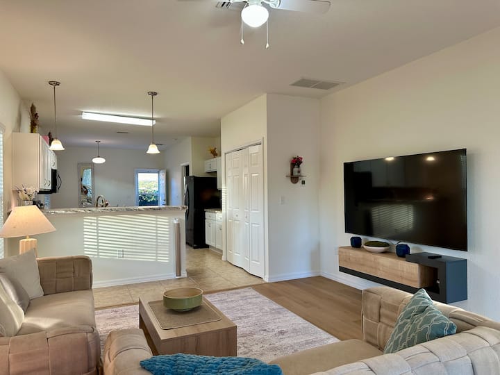 Modern 3br Bungalow | Walk To Downtown Npr - New Port Richey, FL