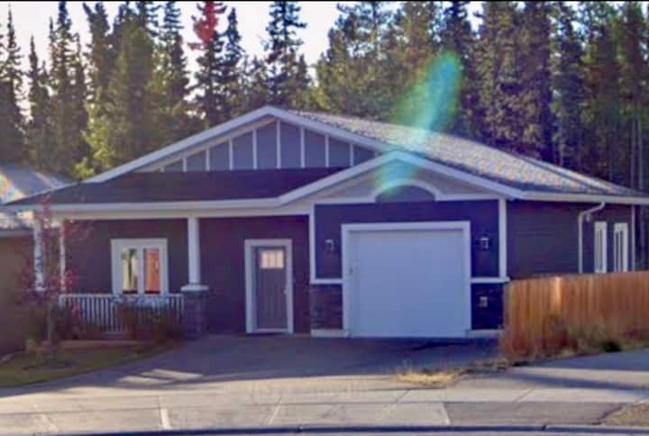 Cozy, Trailside Bungalow With Private Patio - Whitehorse, Canada