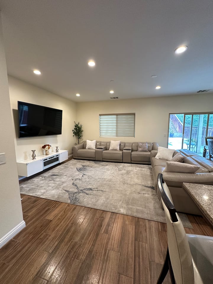 Quiet Modern Home Spacious & Work-friendly - ボーモント, CA