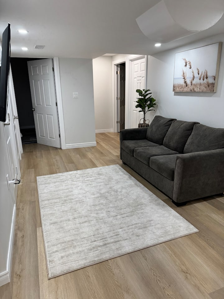 Fully Renovated Private Lower Level Apartment - Welland