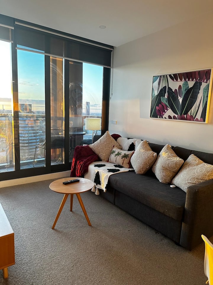 Modern & Cozy Apartment | Free Parking | - Melbourne