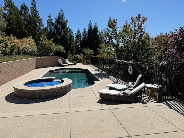 Summer Fun Pool Spa Outdoor Tv 4 Bd 4 Ba Sleeps 8 - Lake of the Pines, CA