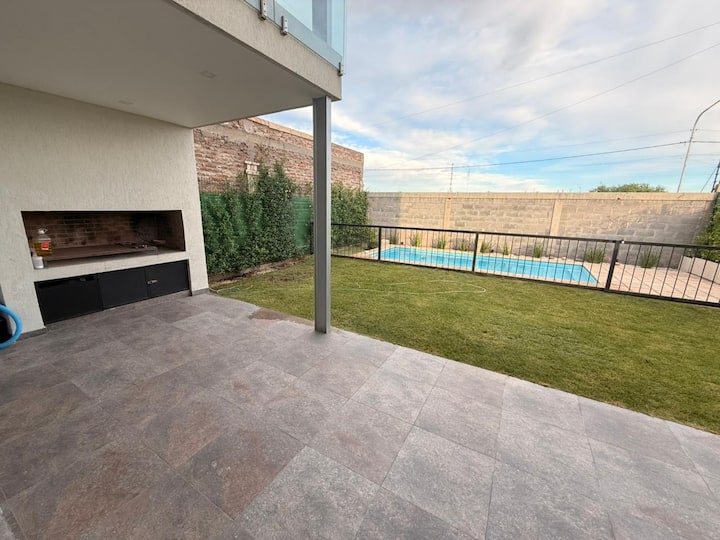 Casa Con Pileta Y Jacuzzi En Terrazas Park Lujan - Chile