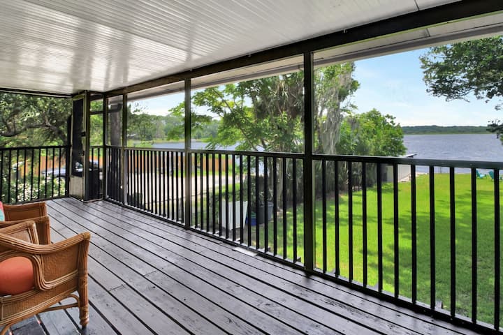 Private Upstairs Unit With Lake View - DeLand