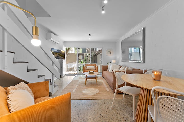 Bonny's Hideout (Don't Tell Clyde) - Cottesloe