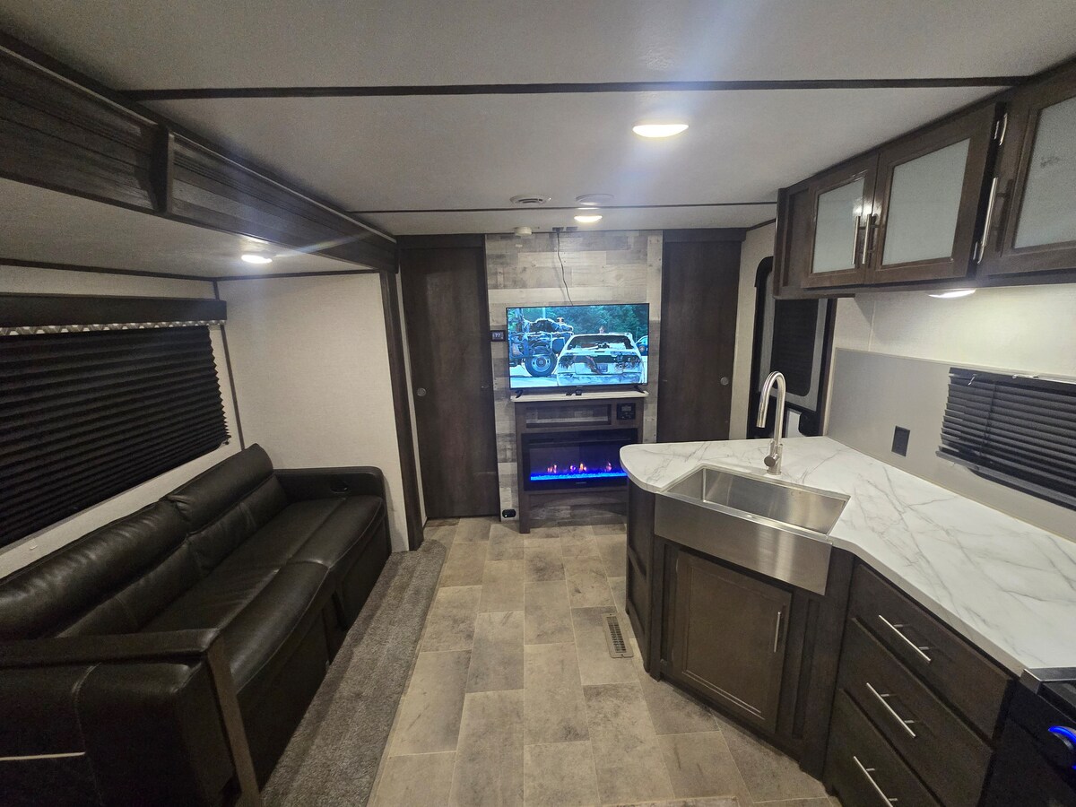 MT F-Gated with laundry room Free parking - Campers/RVs for Rent in Las ...