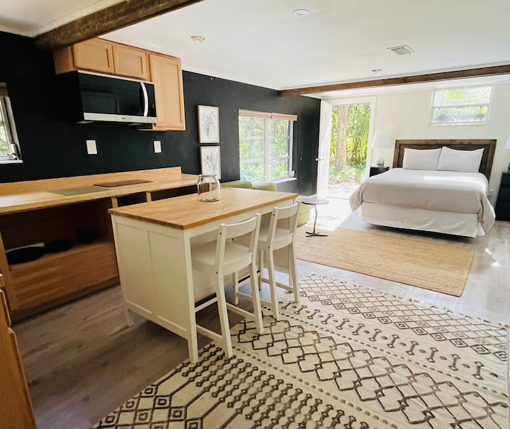 Central Studio Surrounded By Forest/calm & Comfort - Gainesville, FL