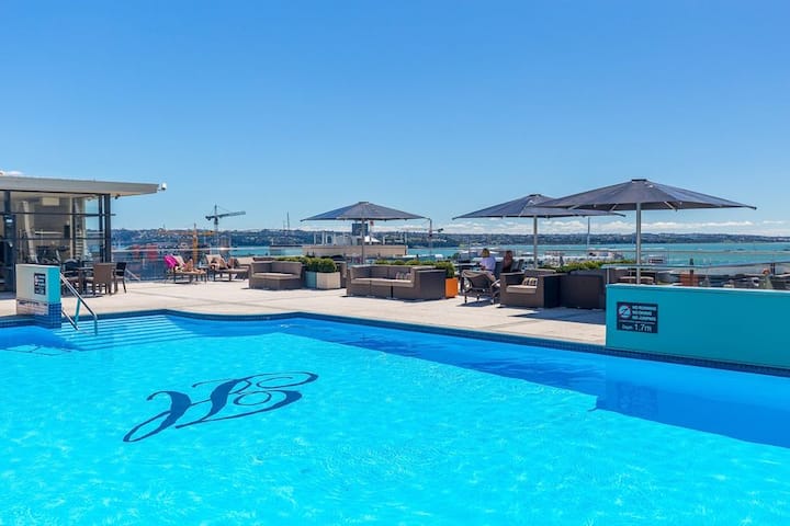 Resort Style Cbd 1br With Carpark & Balcony - Auckland