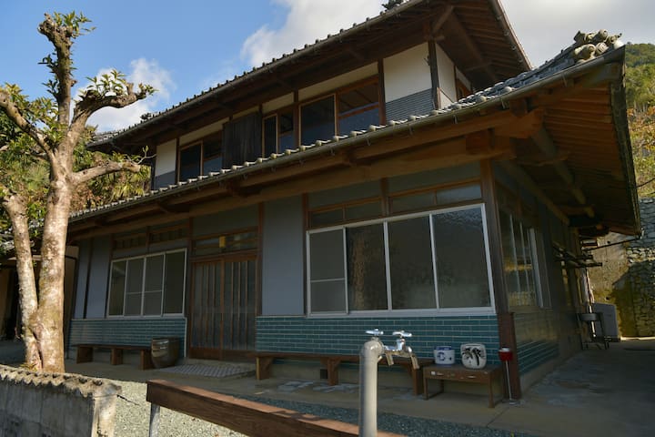 どこか懐かしい、レトロで可愛い古民家｜一棟貸し・ペットOk - 大洲市