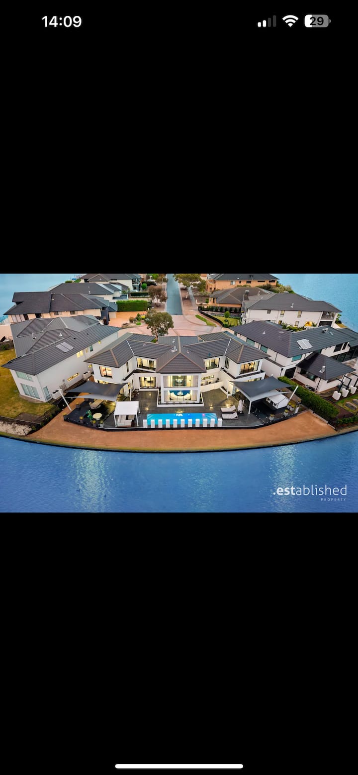 Elegant Waterfront Escape – Point Cook - Point Cook
