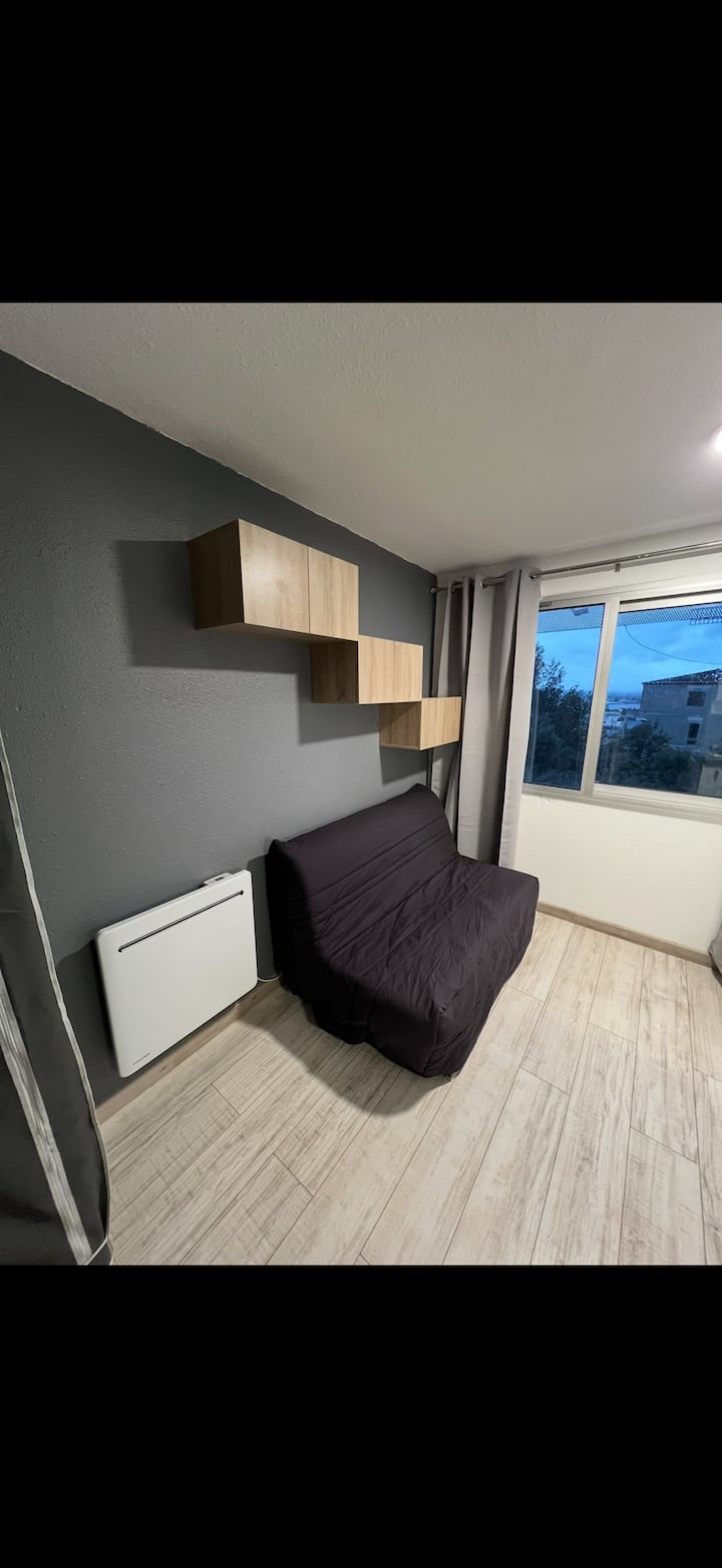 Studio Cosy Idéalement Situé – Parking Sécurisé - Nîmes