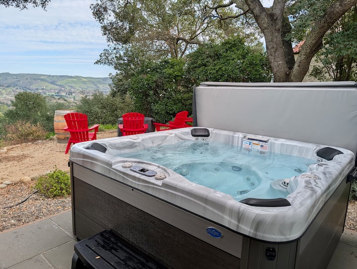 Above It All | Sunsets, Soaks, Ev & Family Time - Atascadero, CA