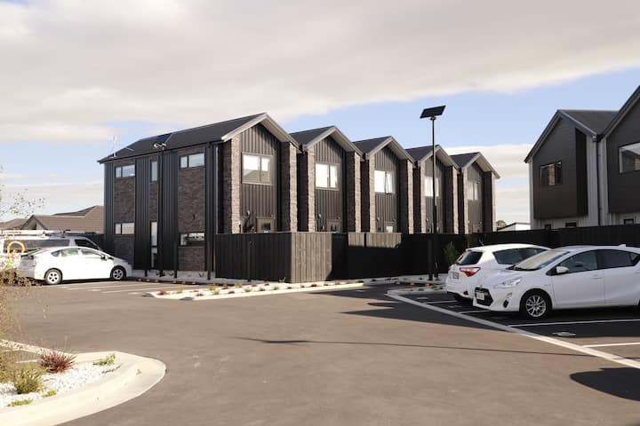 Brand New 2bed2bath By Playground Near Town Centre - West Melton