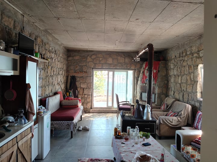 Kavacık Köyünde Taş Ev Ile Ideal Kamp 
Alanı - İzmir