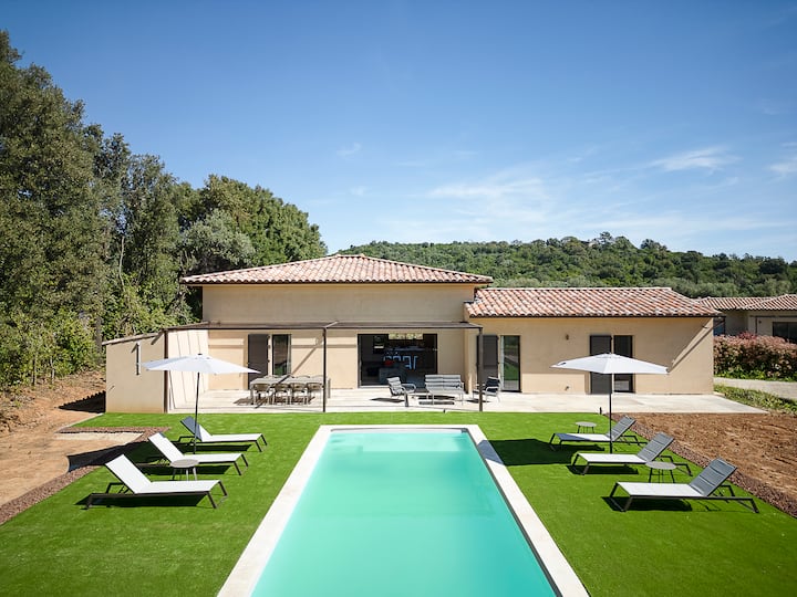 Villa Pour 8 Personnes Avec Piscine - Ghisonaccia
