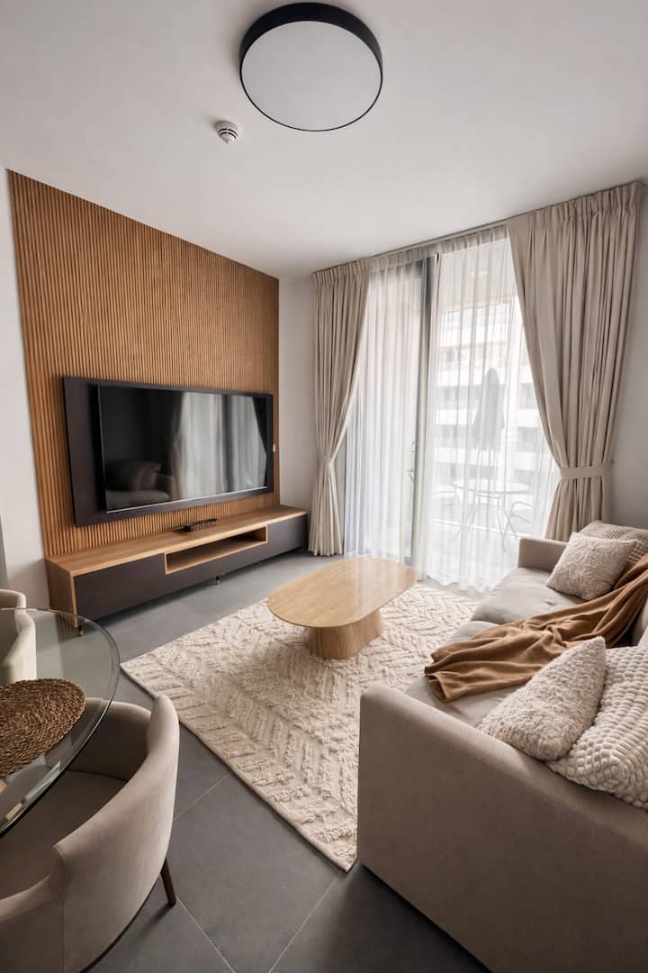 Cozy 1-bdr In Al Jada | Family-friendly | Balcony - Charjah